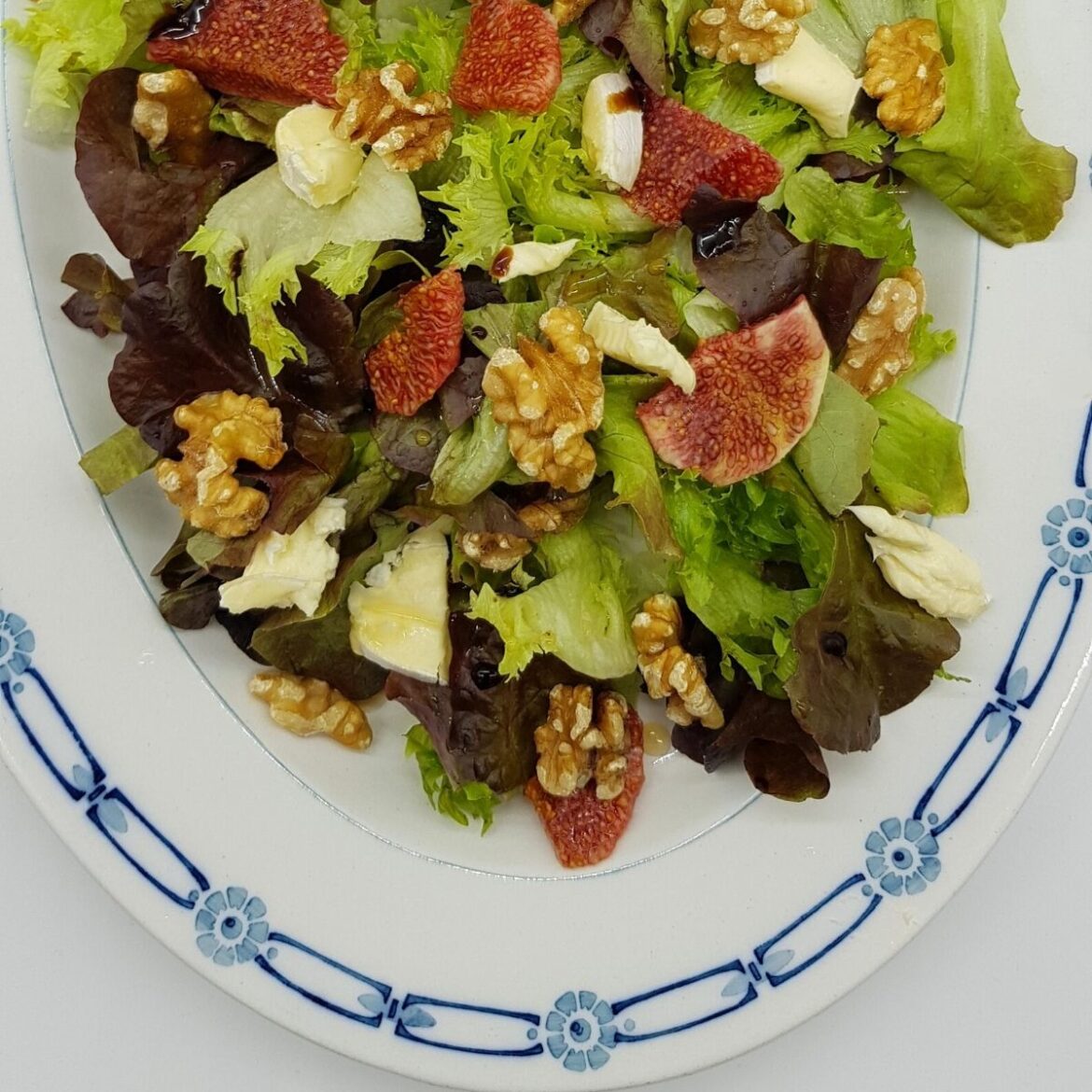 Salat med friske figner - Salateri - sød og let bitter